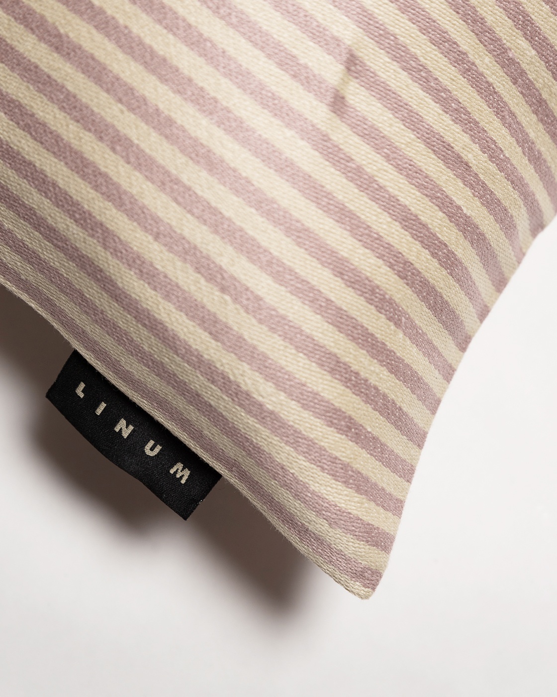Discover LINUM's standard range of quality home textiles