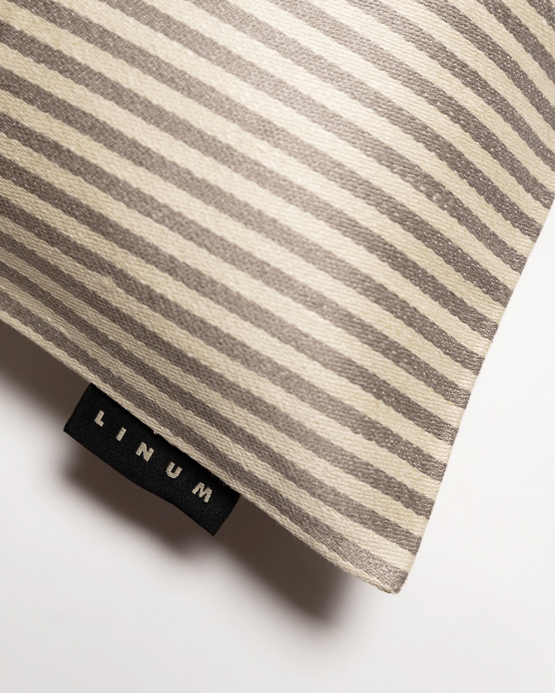Discover LINUM's standard range of quality home textiles