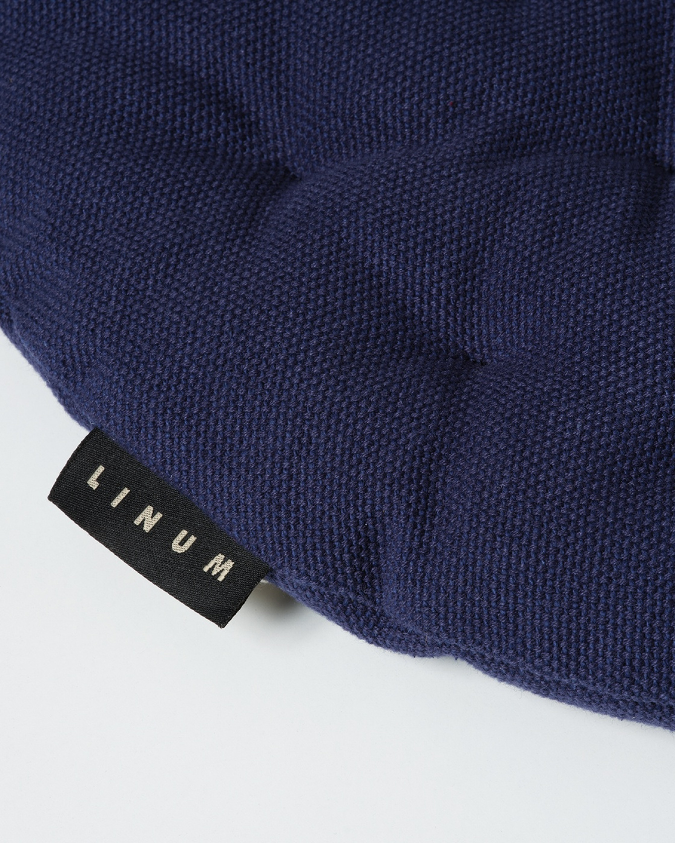 Discover LINUM's outlet range of quality home textiles