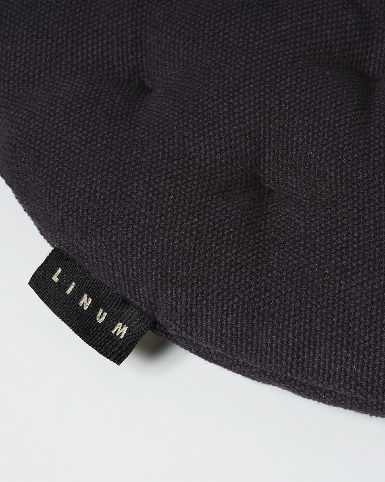 Discover LINUM's outlet range of quality home textiles