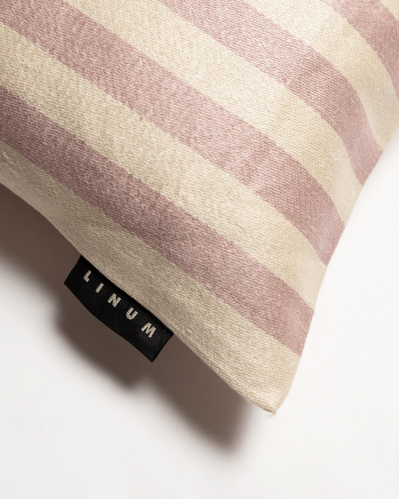 Discover LINUM's outlet range of quality home textiles