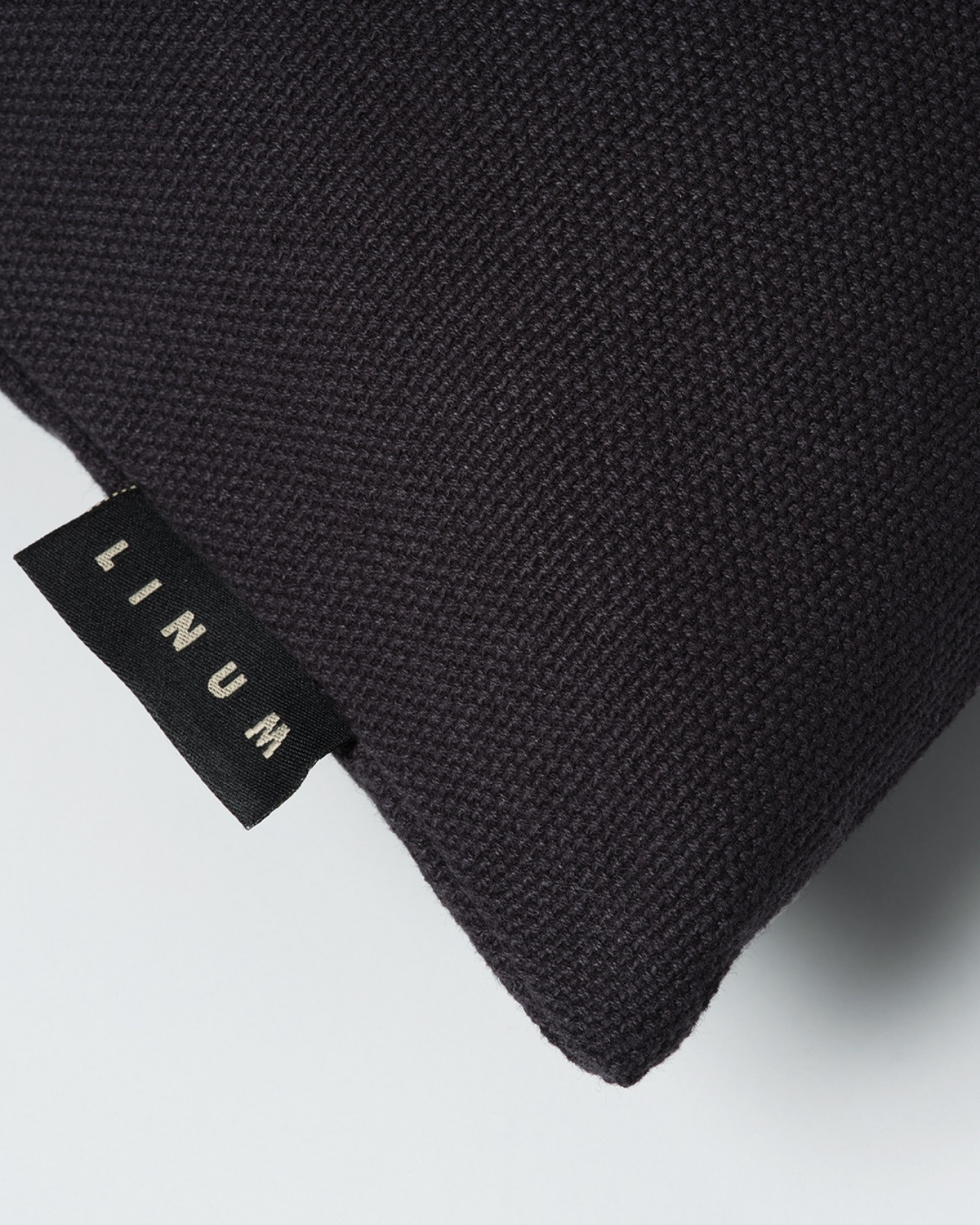 Discover LINUM's outlet range of quality home textiles