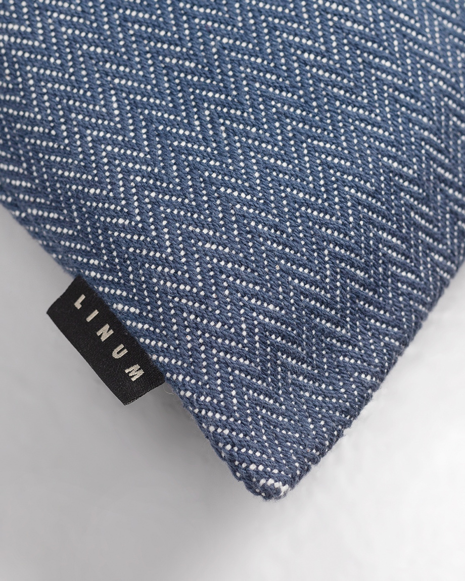 Discover LINUM's outlet range of quality home textiles